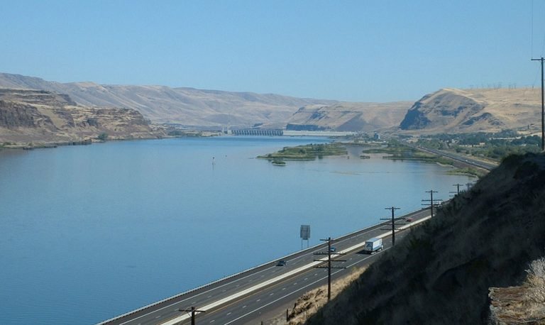 Looking East up the Columbia River. Rufus, Oregon is on the right ...